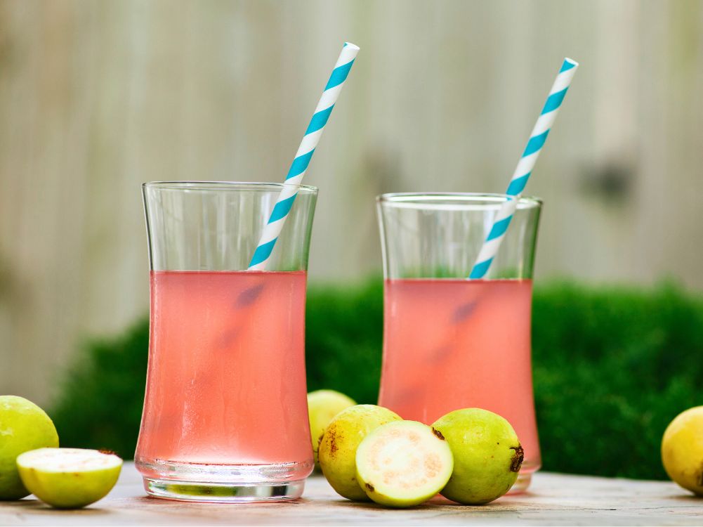 How to Make Refreshing Guava Lime Cocktail